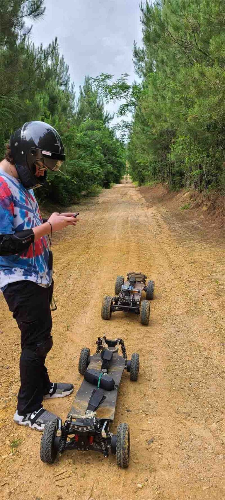 Racing a train on an electric skateboard Mountain Board - Ecomobl ...