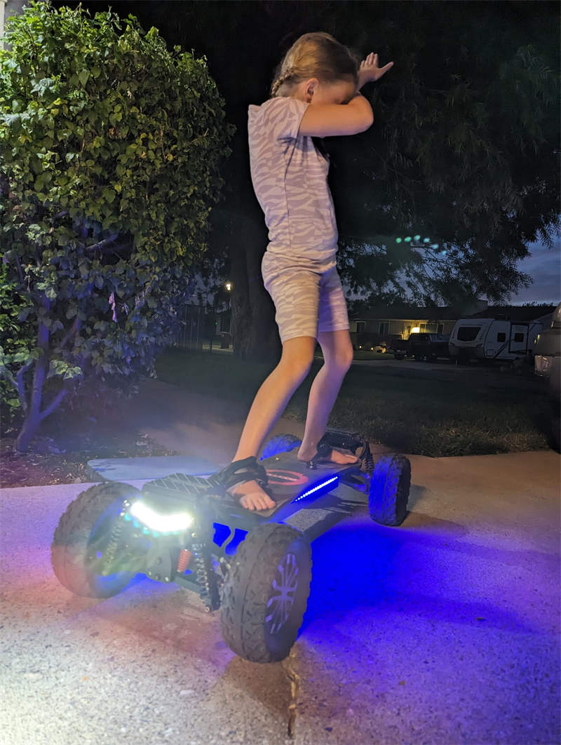 Riding electric skateboard,Electric Skateboard Reviews - Ecomobl ...